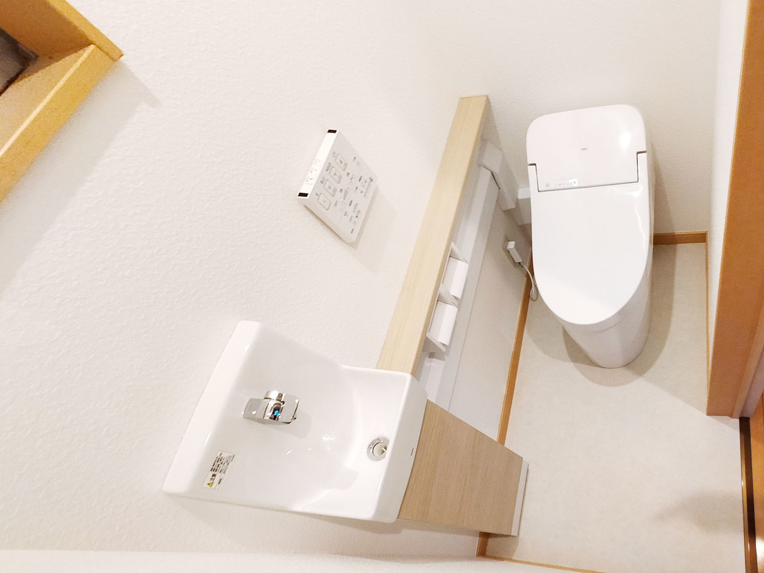 タンクレストイレで空間が広く！手洗い器も新設～TOTO GG～｜越谷市 | 施工事例 | 埼玉のリフォーム店 | 越谷市・墨田区・さいたま市 | ナカノヤ